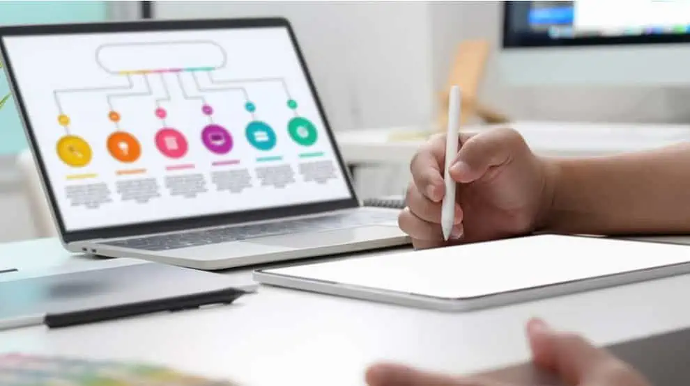 Devenir Infographiste : missions, salaire et formation