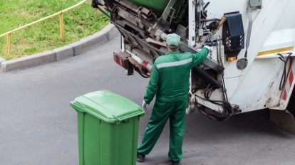 Devenir Éboueur : missions, salaire et formation